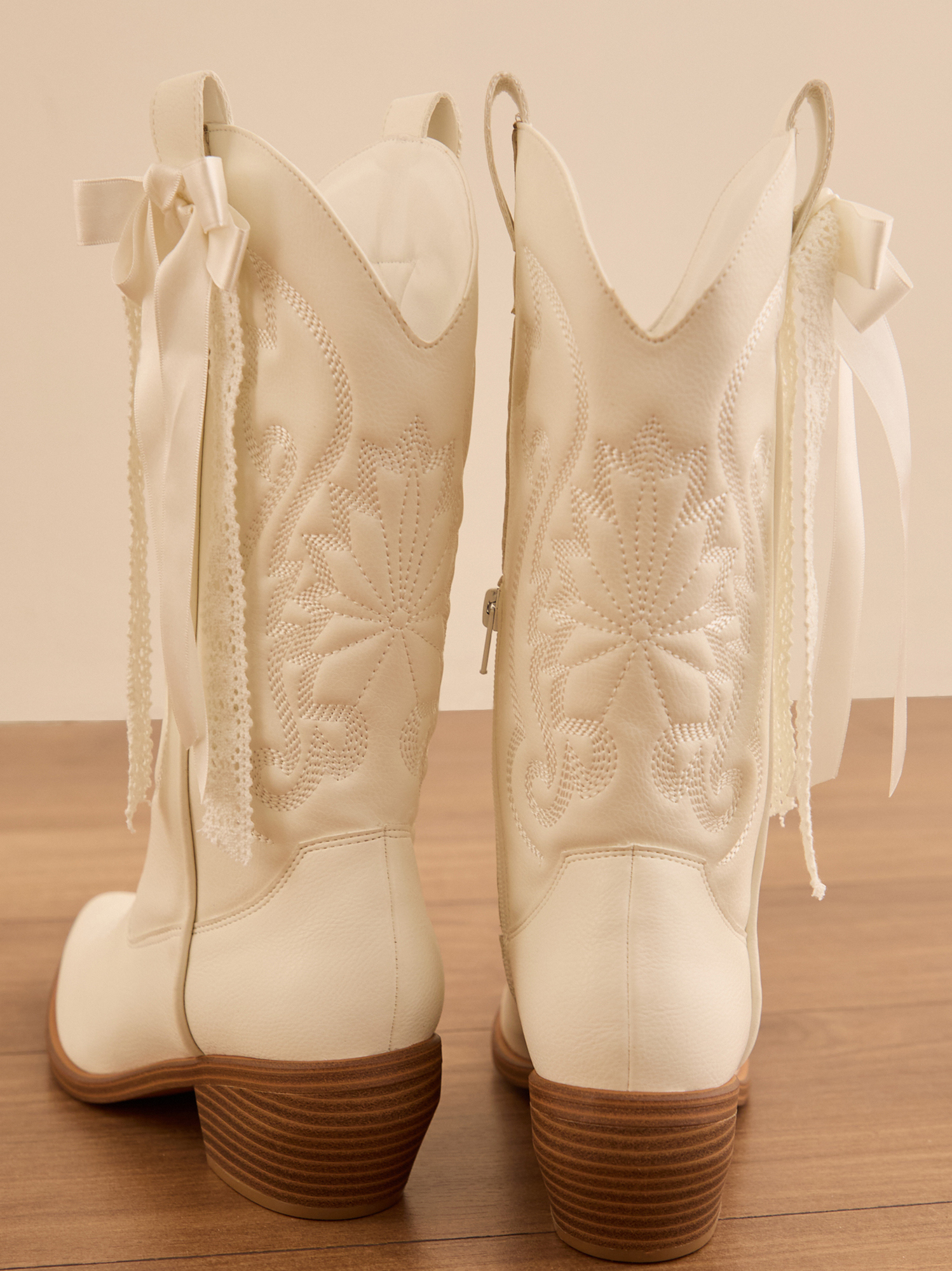 Altar D State White Boots