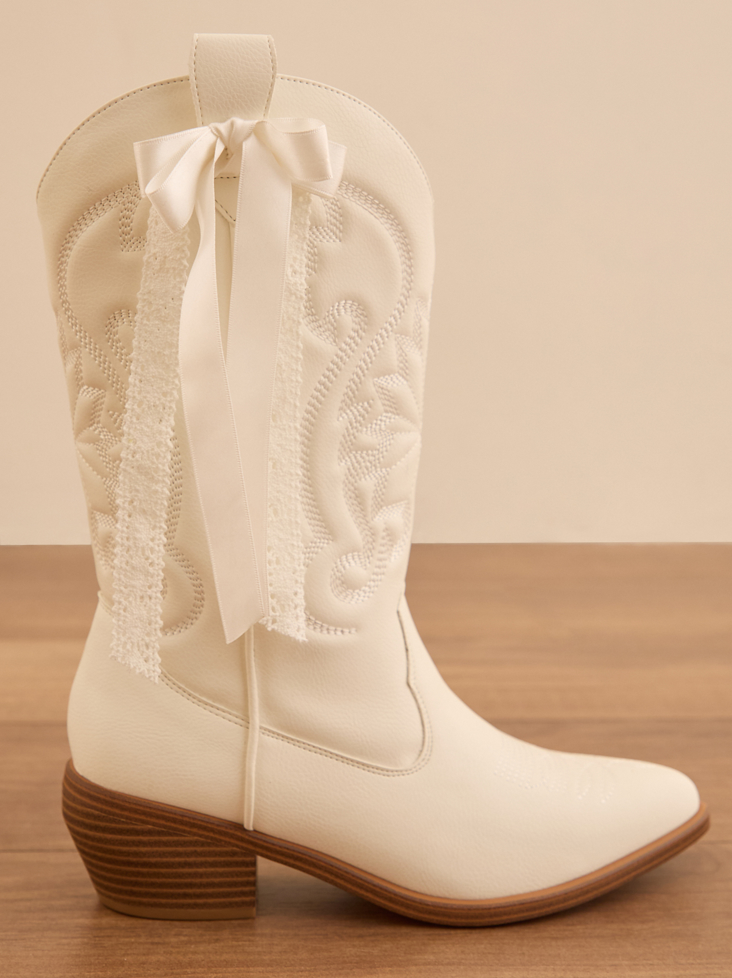 Altar D State White Boots