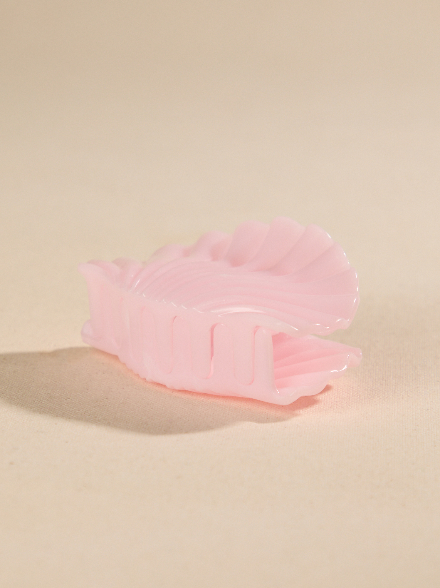 Seashell Claw Clip in Pink | Altar'd State