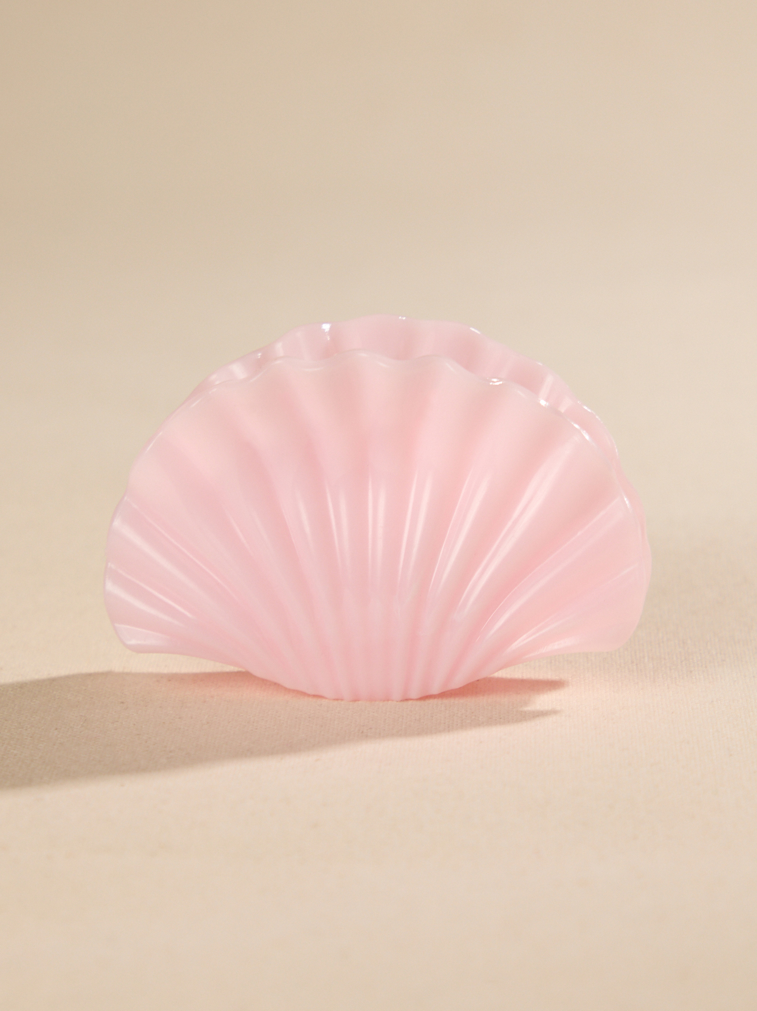 Seashell Claw Clip in Pink | Altar'd State